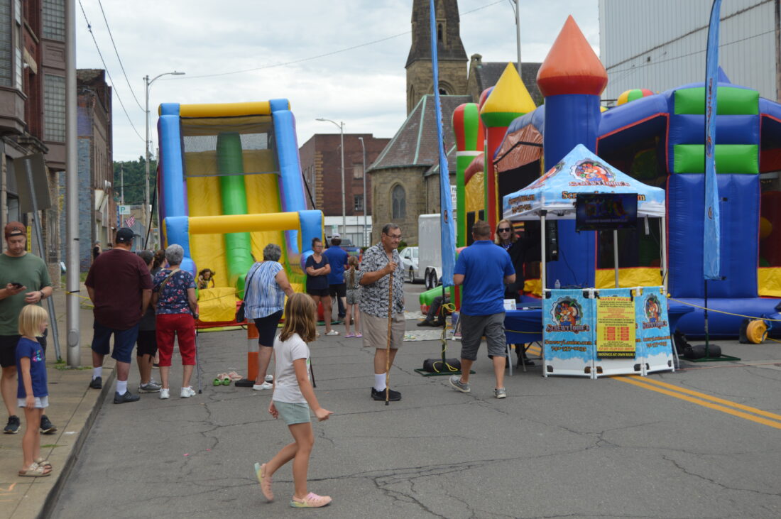 First Fridays fun | News, Sports, Jobs - The Herald Star